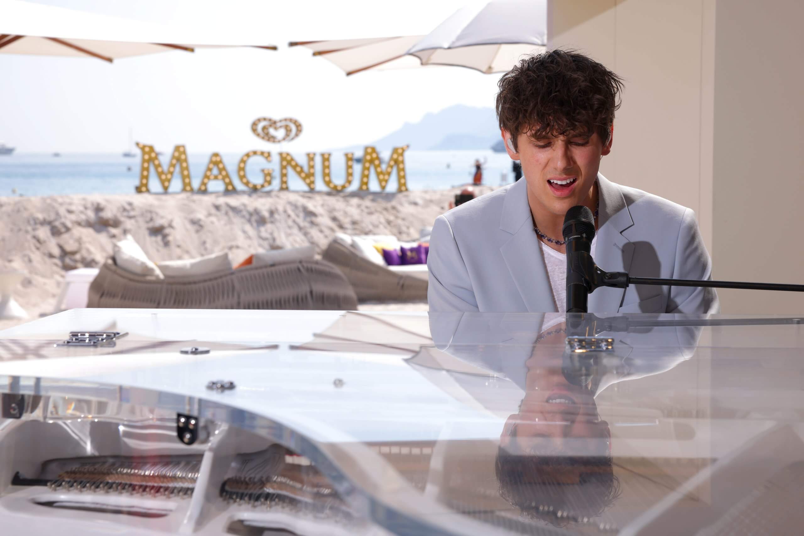 Magnum presenta sus nuevas paletas Moonlight y Sunlight junto a JVKE ...