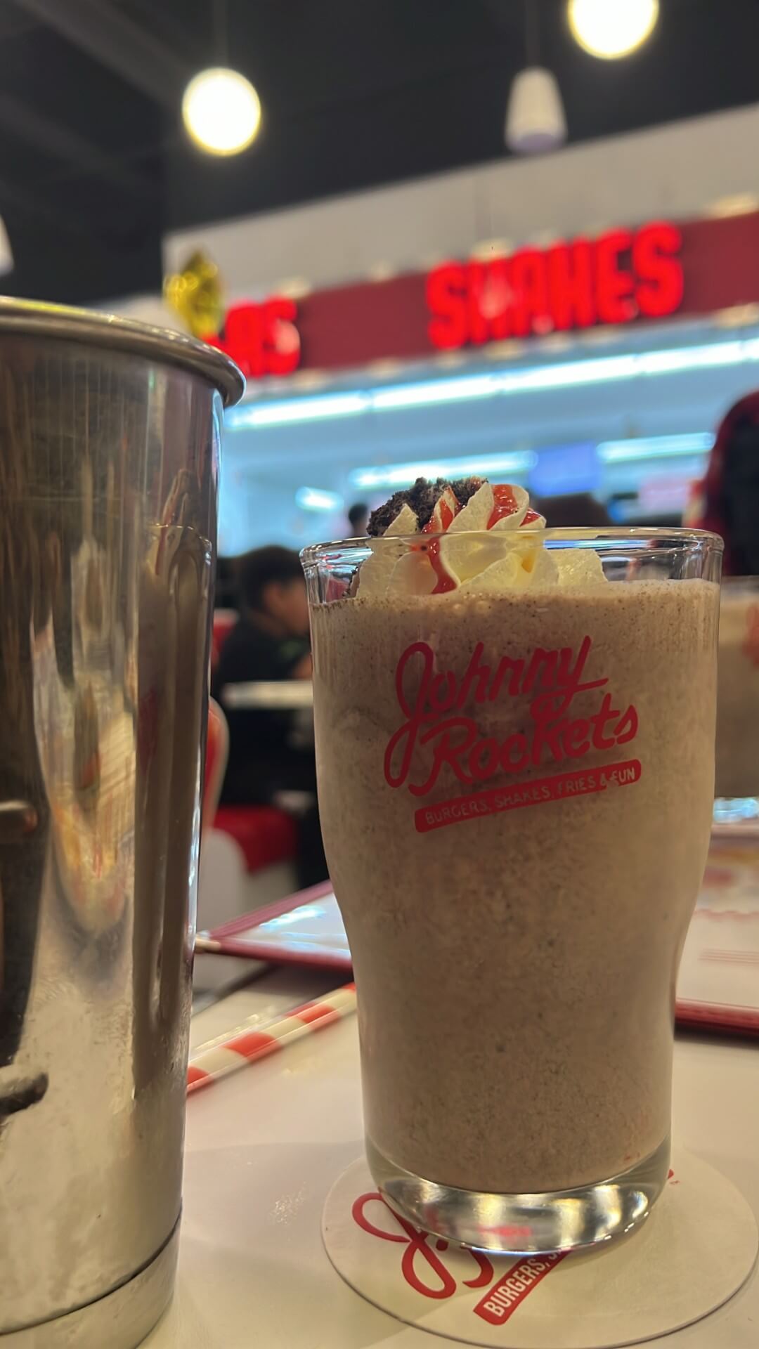 Johnny Rockets Antenas, la nueva sucursal de la cadena de hamburguesas ...