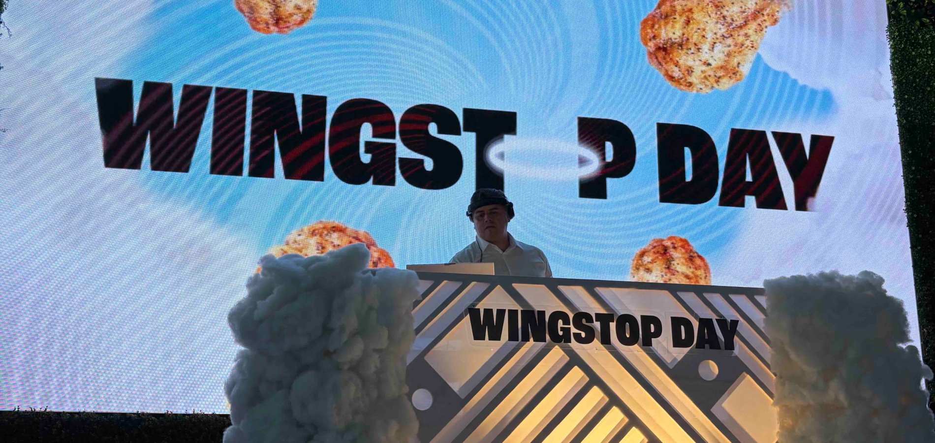 Alitas y diversión: Así vivimos el Wingstop Day - De viajeros y tragones